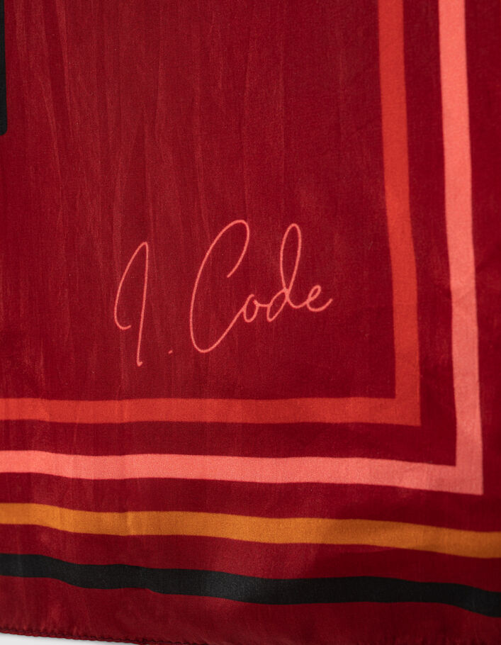 Foulard carré terre brûlée en soie à message I.Code